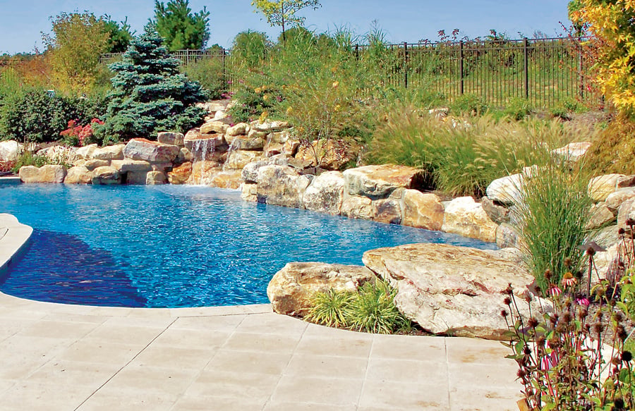 7 Ideas for a Rustic or Countryside Swimming Pool Design