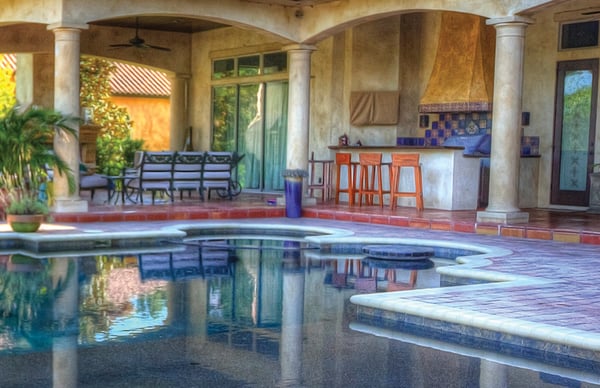 Custom Poolside Kitchen Layouts: Planning Ideas