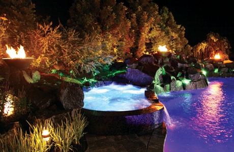 Swimming Pool Fire Features: 15 Hot Examples in Photos