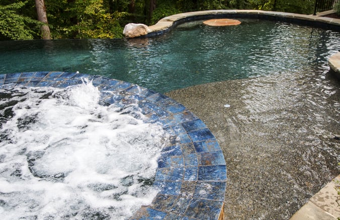 7 Ideas for a Rustic or Countryside Swimming Pool Design